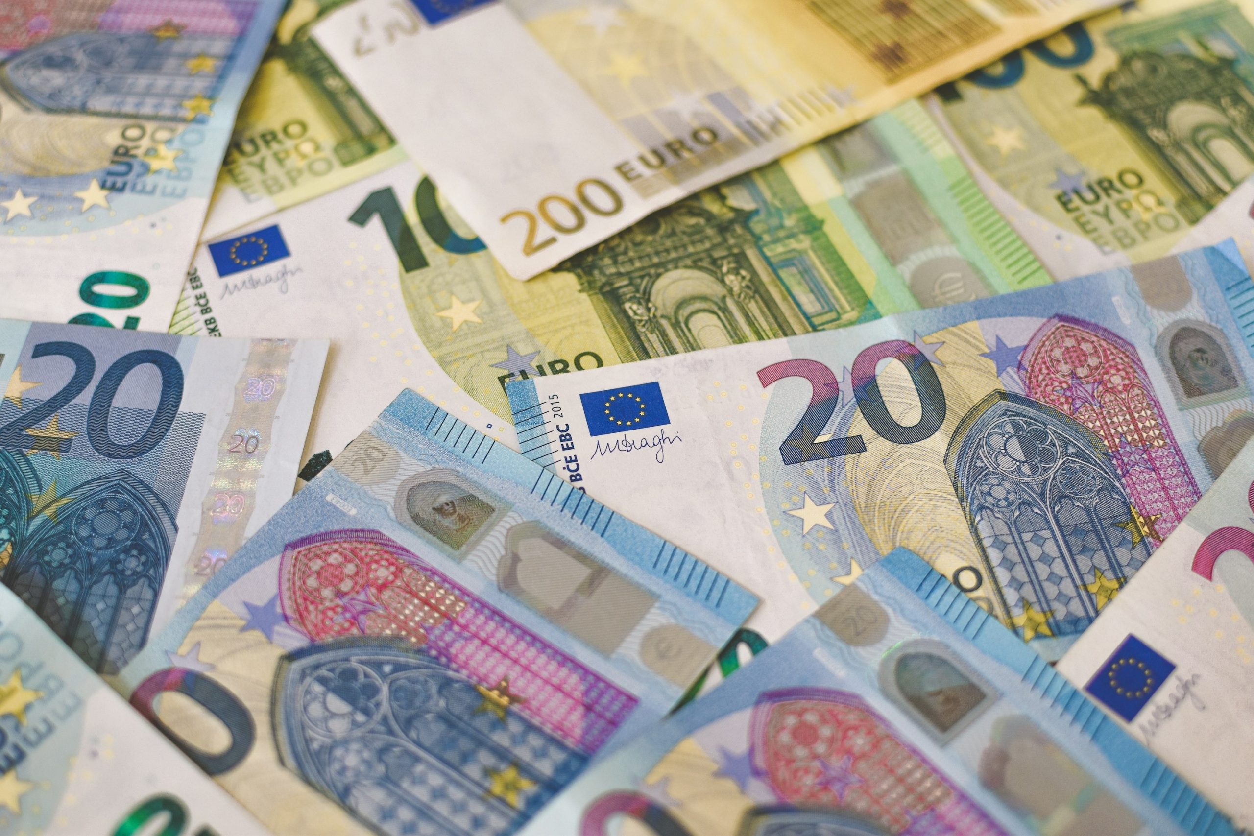 Hoeveel contant geld mag je in huis hebben? | Pricewise